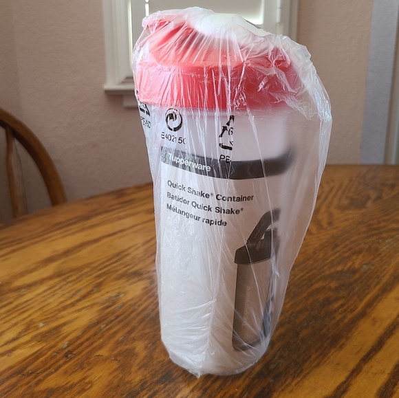 Tupperware | Kitchen | Nwt Tupperware Brand Quick Shake Container ...